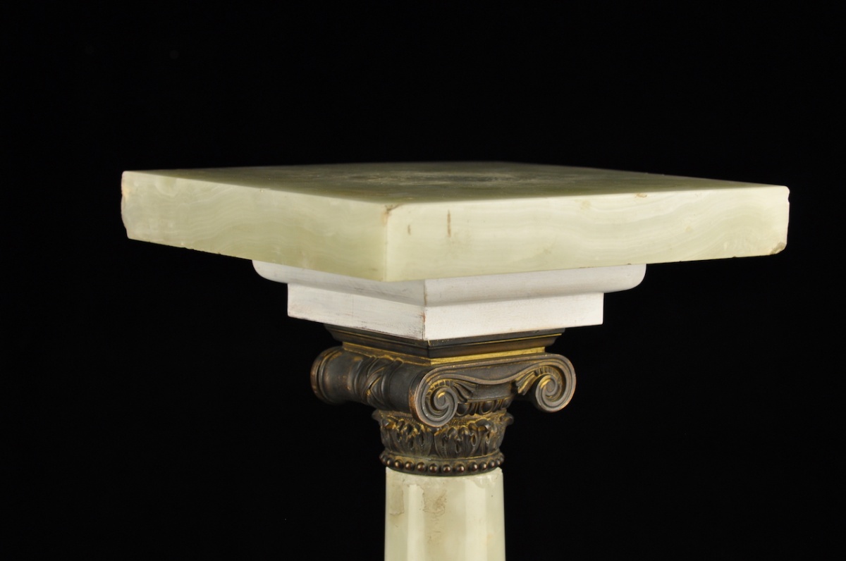 Vanaaegne kivist postament - Idla Antiik