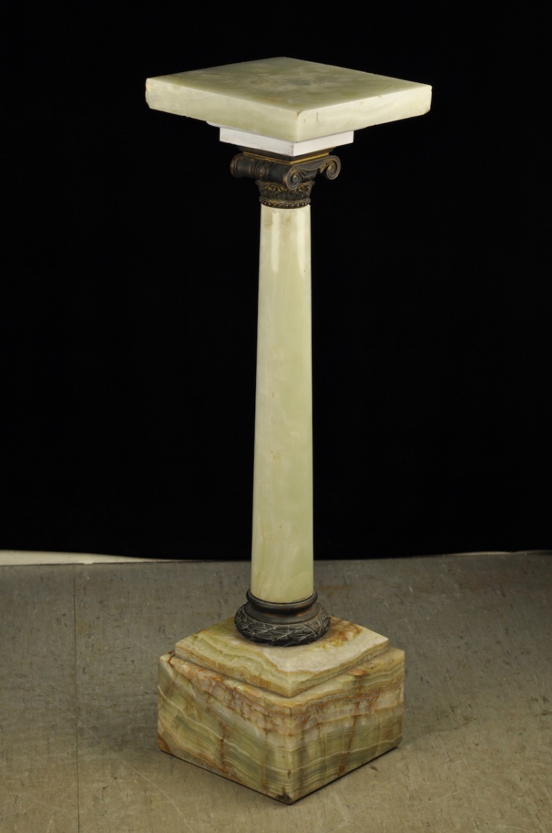 Vanaaegne kivist postament - Idla Antiik